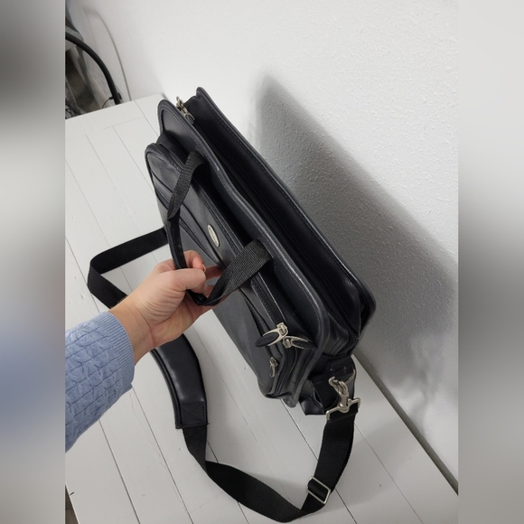 Targus | Bags | Targus Mens Laptopwork Bag | Poshmark